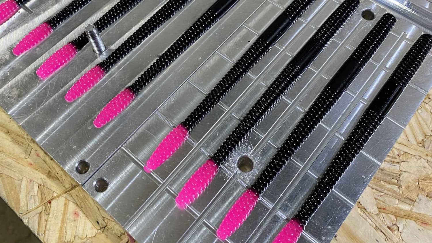 Best Plastic Worm Colors for Bass | Top Picks & Tips – Obee Fishing Co.